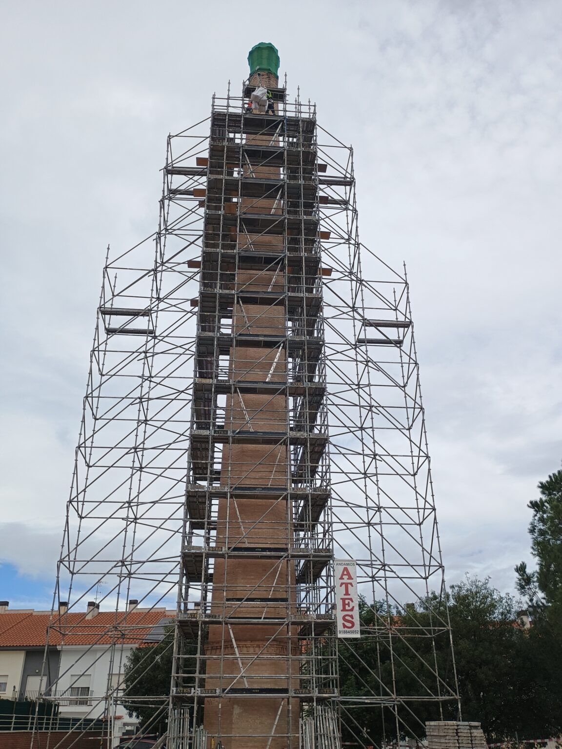 Andamios de ATES en la restauración de chimeneas industriales - ATES ...